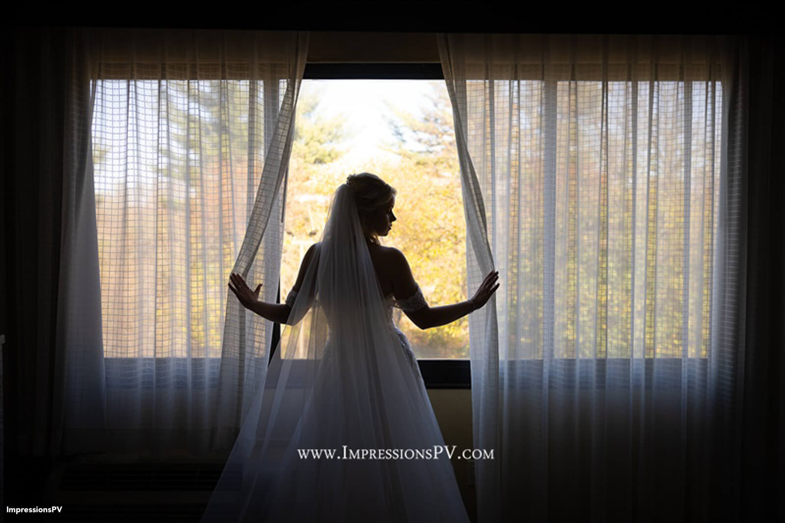 The Perks of Booking a Hotel Wedding Venue Like Crystal Ballroom in ...